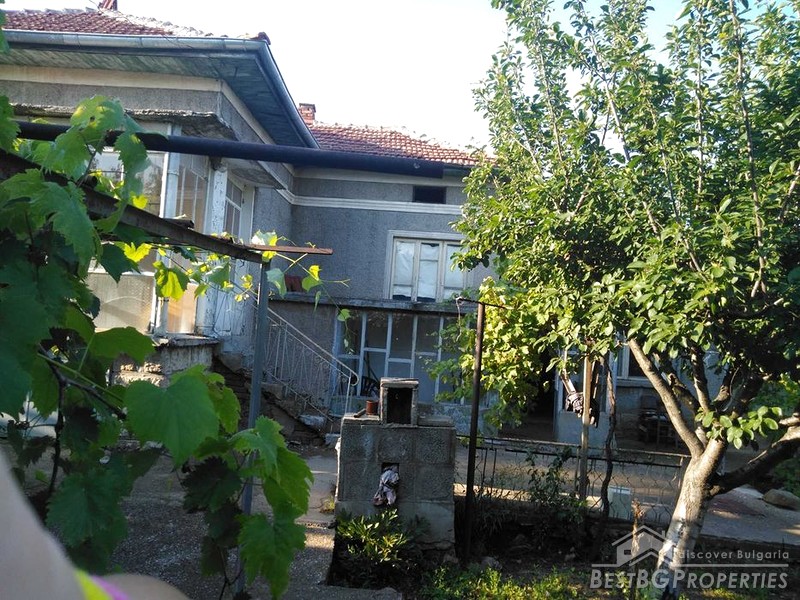 House for sale in the town of Dve Mogili