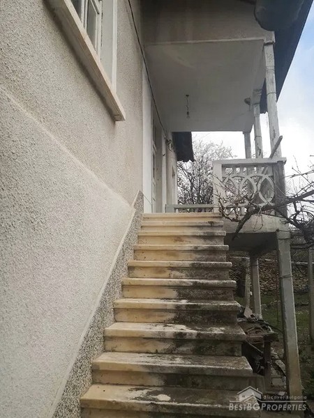 House for sale near the town of Mezdra