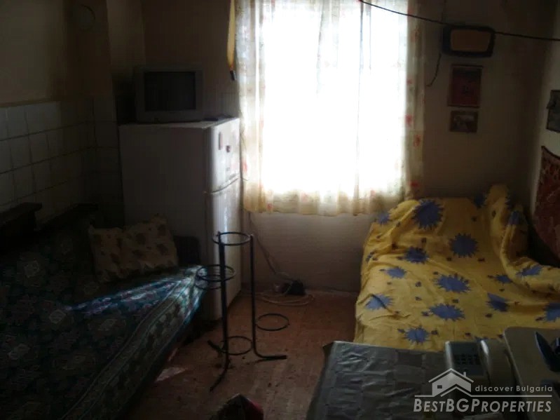 Old house for sale in the town of Lyaskovets