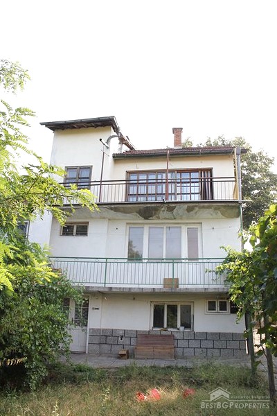 Three story building for sale in the town of Sredets